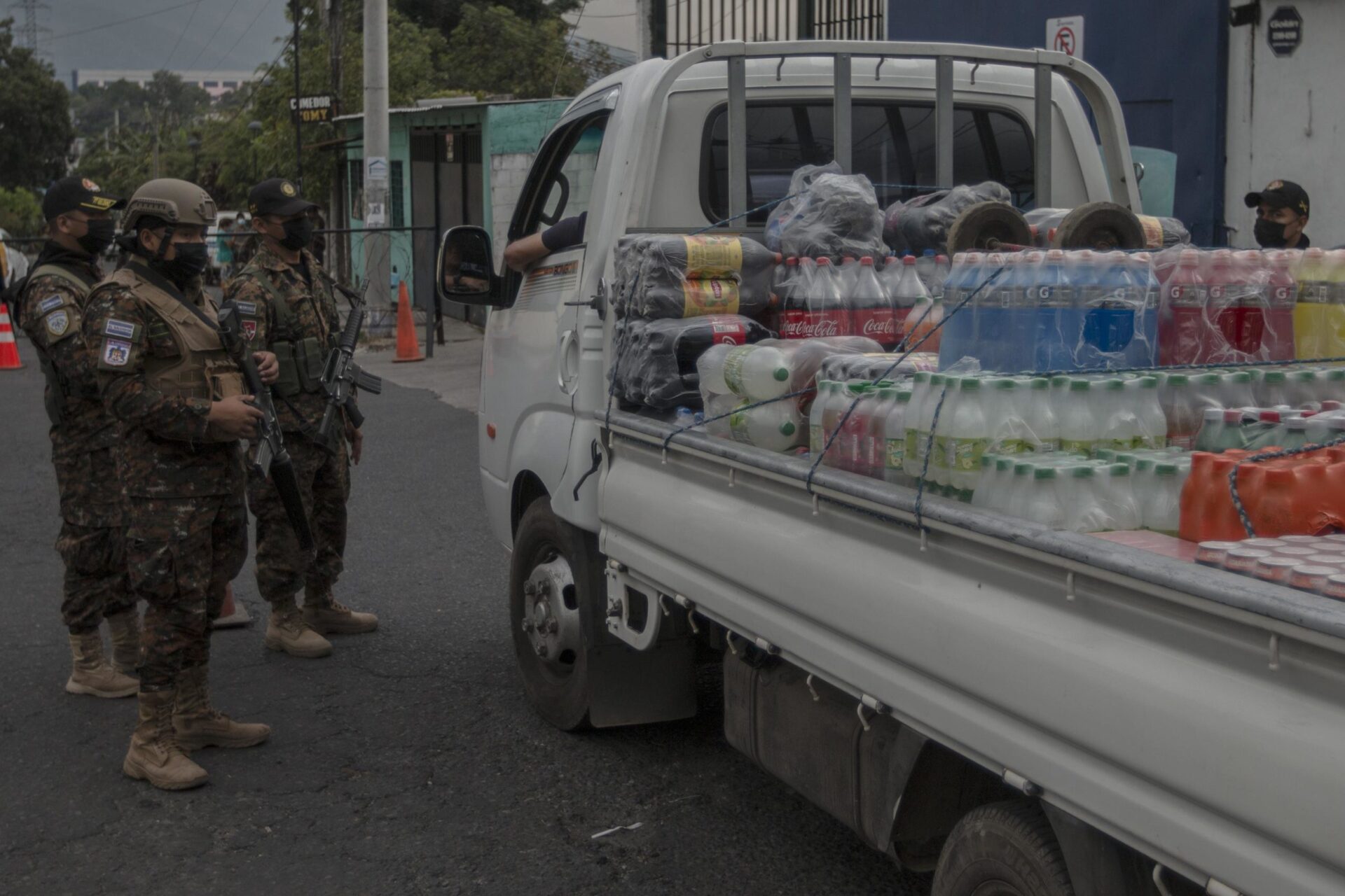 Paying extortion despite the Emergency Regime / Pagar extorsión a pesar ...