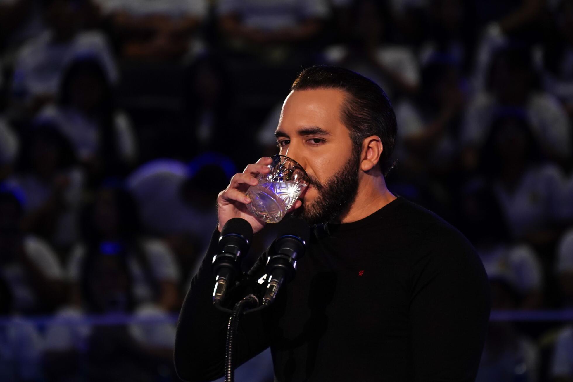 Bukele Says He Would Like to Govern "Ten More Years" — Bukele dice que ...