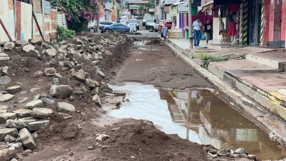 City Hall suspends work on Usulután street — Alcaldía suspende trabajos ...